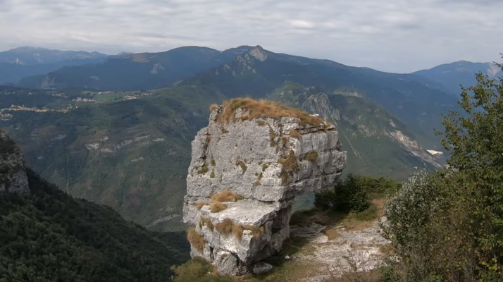 Un italien fait une chute mortelle de 200 mètres en tentant de récupérer son téléphone portable