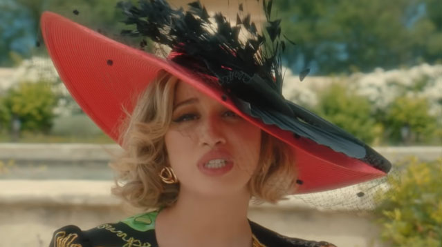 Qui est La Zarra, la chanteuse Québécoise qui va représenter la France ...