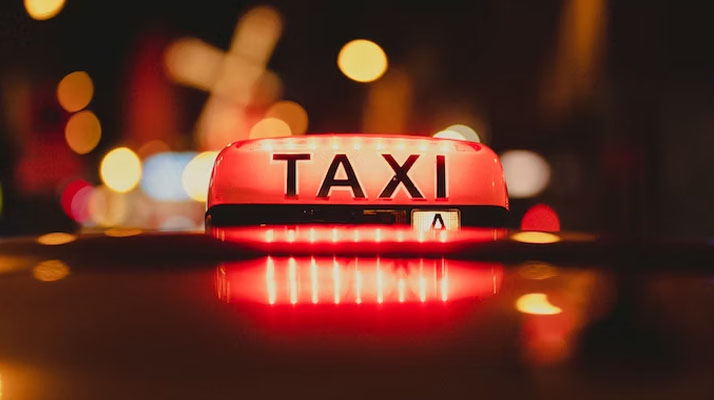 Manifestation de taxis à Marseille. Un chauffeur VTC fonce délibérément sur plusieurs personnes
